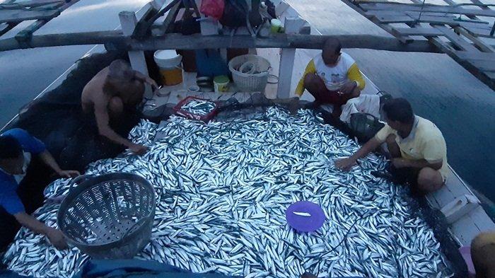 Menjaring Ikan Ala Nelayan Bagan Perahu - Posbelitung.co