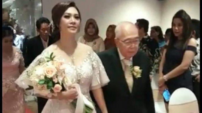 Viral - Kakek 84 Tahun Menikah dengan Wanita Cantik, Mempelai Pria Ternyata Bos Jamu Jago ...