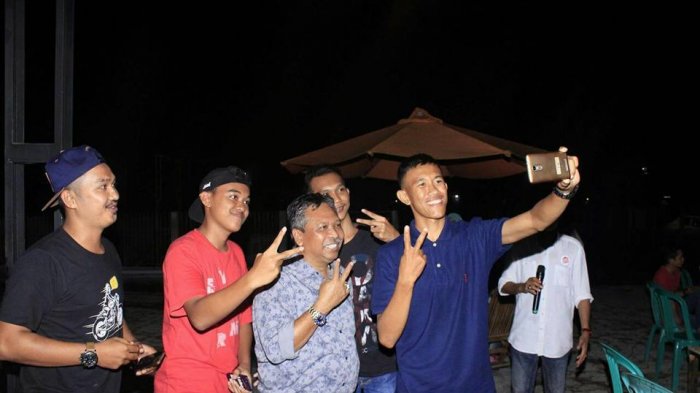 Rustam Effendi Bagikan Hadiah Pemenang Lomba Selfie dan Wefie ...