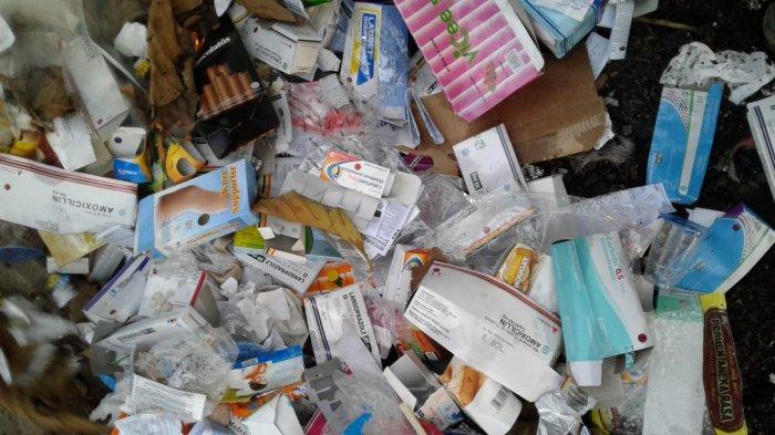 Petugas Kebersihan Temukan Sampah Bekas Kotak Obat di Sekitar Kolam Sri ...