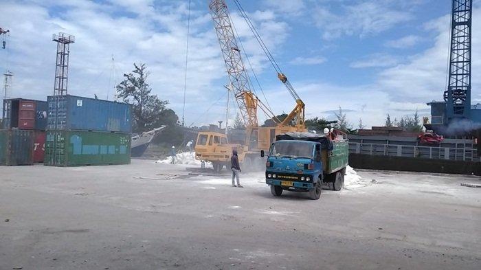 Trafik Kapal dan Barang di Pelabuhan Pelindo II Tanjungpandan Mulai ...