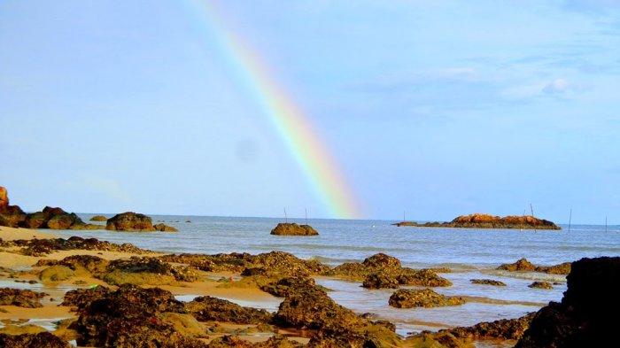 Wisata Pulau Belitung, Uniknya Pantai Nyiur Melambai - Halaman all ...