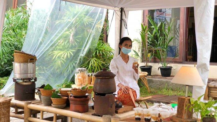 Pekerja Hotel Billiton Kenakan Kebaya, Tawarkan Aneka Menu Berbuka ...