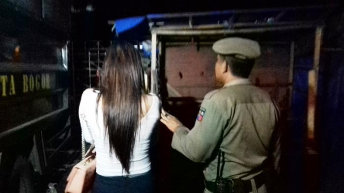 Cewek Open BO yang Dipesan Pria Ini Ternyata Waria, Dia Tak Mau Bayar Akhirnya Dikeroyok ...