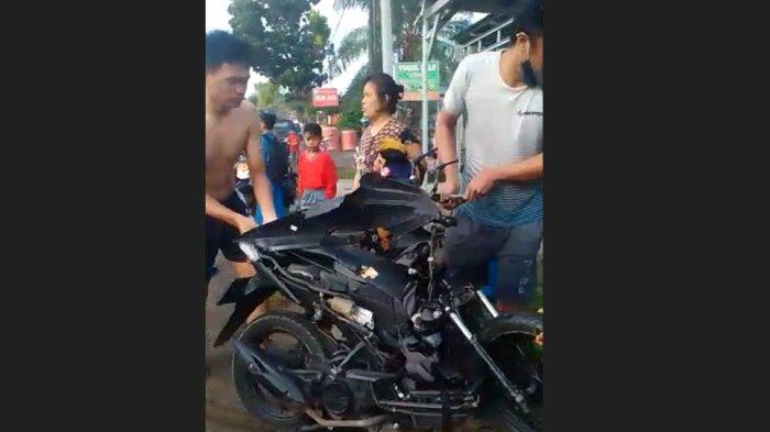 Adu Kambing Mobil vs Motor di Betungan Kota Bengkulu, Pengendara Motor Dilarikan ke Rumah Sakit ...