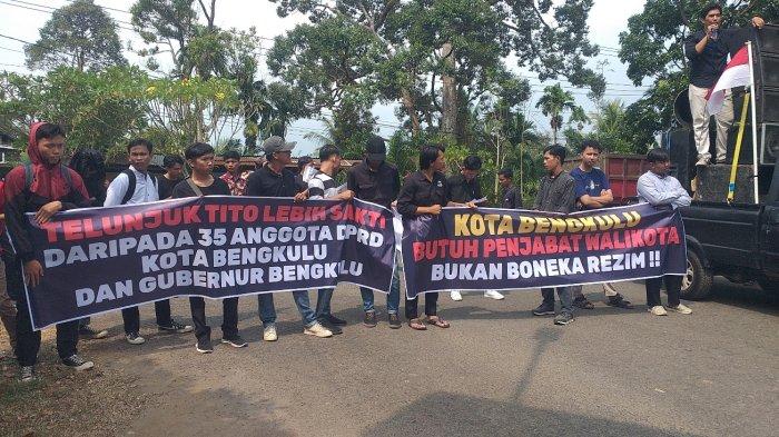 Tolak Penunjukan Pj Walikota Bengkulu, Sejumlah Massa Kembali Lakukan ...