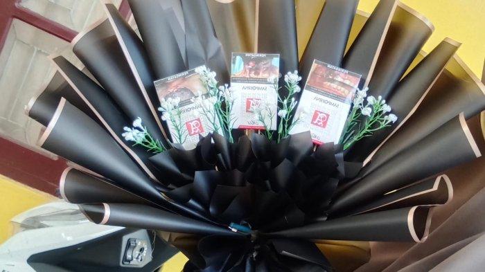 Cara Membuat Buket Rokok, Hadiah Menarik bagi Cowok - Tribunbengkulu.com