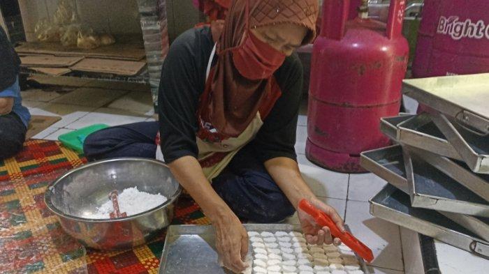 Intip Cara Memasak Kue Satu alias Kue Sagu Makanan Khas Bengkulu, Hanya ...
