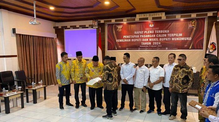 KPU Mukomuko Tetapkan Choirul Huda-Rahmadi Sebagai Bupati dan Wakil ...