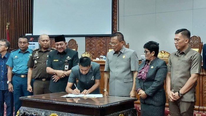 DPRD Provinsi Bengkulu Umumkan Penetapan Pasangan Kepala Daerah Terpilih Helmi Hasan-Mian ...