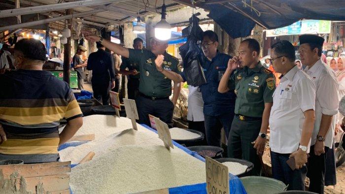 Harga Beras Mahal di Bengkulu, Dandim Turun ke Pasar, Beras Bulog Bisa ... Harga Beras Mahal di Bengkulu, Dandim Turun ke Pasar, Beras Bulog Bisa ...