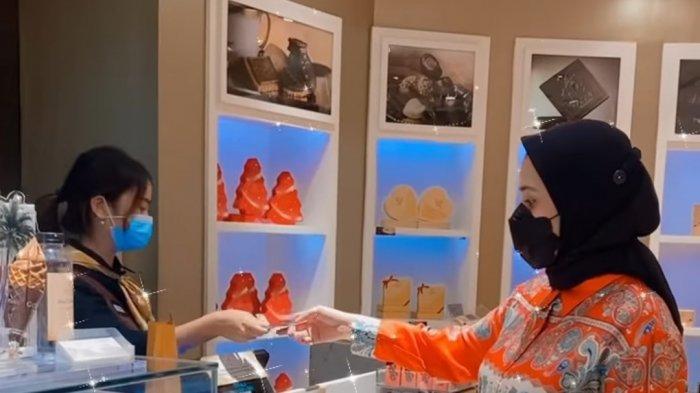 Tampil Cantik dan Modis, Fairuz A Rafiq Banjir Pujian - Tribunbengkulu.com