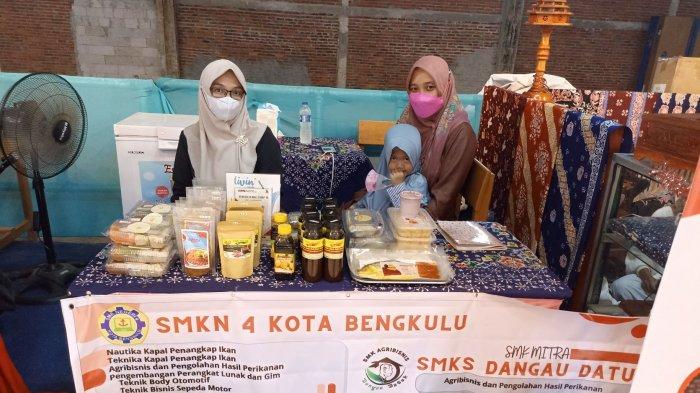 Cemilan hingga Kerajinan Tangan Karya Siswa SMK Meriahkan Festival Kuliner Ramadan Bencoolen ...