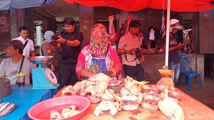 Jelang Nataru, Harga Daging dan Ayam Masih Stabil di Kepahiang Bengkulu ... Jelang Nataru, Harga Daging dan Ayam Masih Stabil di Kepahiang Bengkulu ...