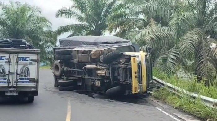Penyebab Dua Truk Tabrakan hingga Terbalik di Liku Sembilan Bengkulu ... Penyebab Dua Truk Tabrakan hingga Terbalik di Liku Sembilan Bengkulu ...
