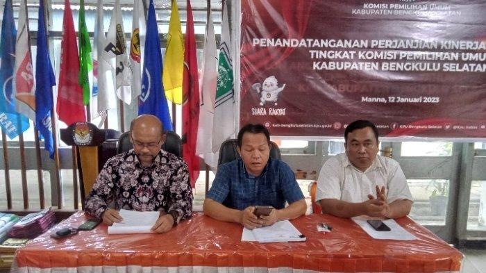 Ditudingan Curang Saat Seleksi Angota PPS, Komisioner KPU Bengkulu Selatan Angkat Bicara ...