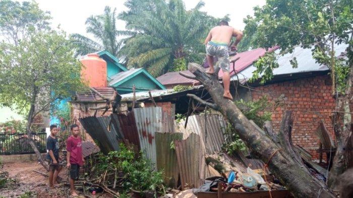 BREAKING NEWS: 3 Rumah di Bengkulu Tengah Rusak Berat Diterpa Angin ...