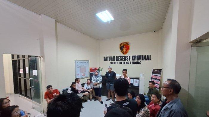 Belasan Korban Kasus Investasi Dan Arisan Bodong Datangi Polres Rejang