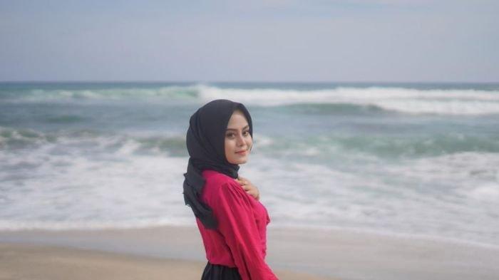 Lirik dan Terjemahan Lagu Engkang, Sound JJ Viral TikTok 'Na Sagara Cinta Mengkeut Pageuh ...