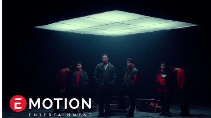 Trending Spotify, Inilah Makna Lirik Lagu Sialan Adrian Khalif feat ...