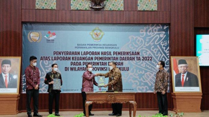 Pemkab Mukomuko Bengkulu Terima Opini WTP 6 Kali Berturut-turut, Bupati Sapuan Pesankan Ini ...