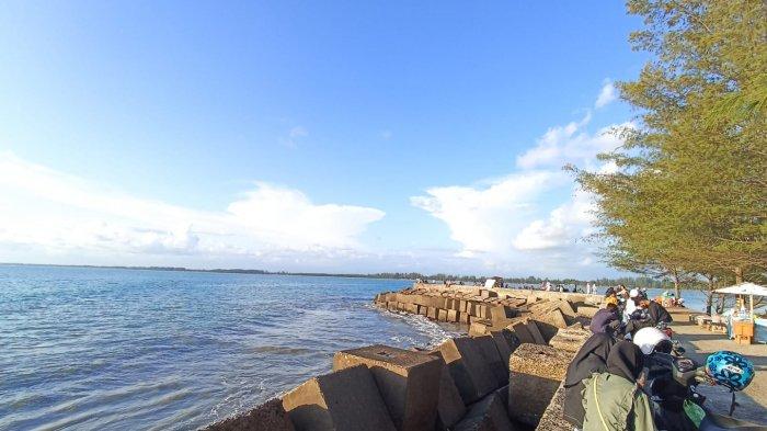 Diminati Kalangan Muda, Begini Suasana Wisata Alam Pantai 'Batu Tahu ...