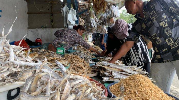 Pedagang Ikan Asin di Bengkulu 'Panen' Rezeki saat Long Weekend ...