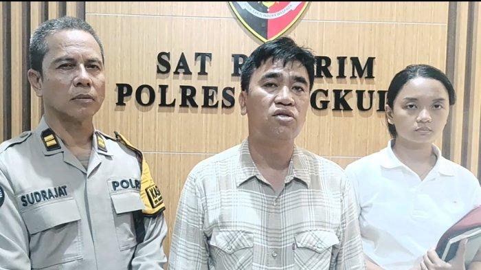 Tertangkap di Jambi, Pencuri Bermobil Kuning Viral Dibawa ke Polresta ...