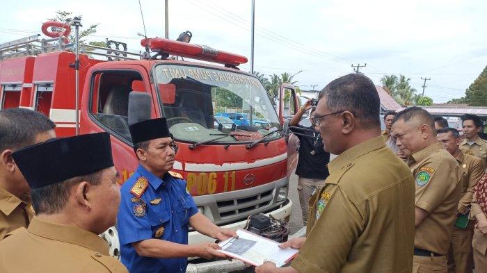 Bengkulu Tengah Terima Hibah Mobil Pemadam Kebakaran dari Pemprov DKI ...