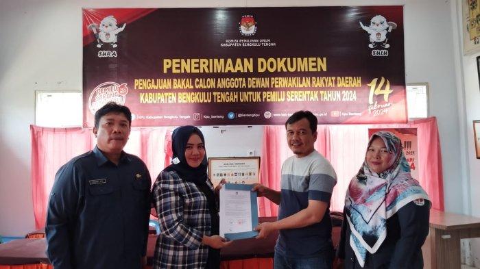 11 Parpol di Bengkulu Tengah Ajukan Pencermatan DCT ke KPU, Kesempatan ... 11 Parpol di Bengkulu Tengah Ajukan Pencermatan DCT ke KPU, Kesempatan ...