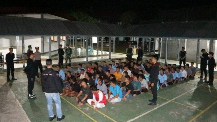 Ciptakan Zero Halinar Lapas Arga Makmur Razia Kamar Narapidana
