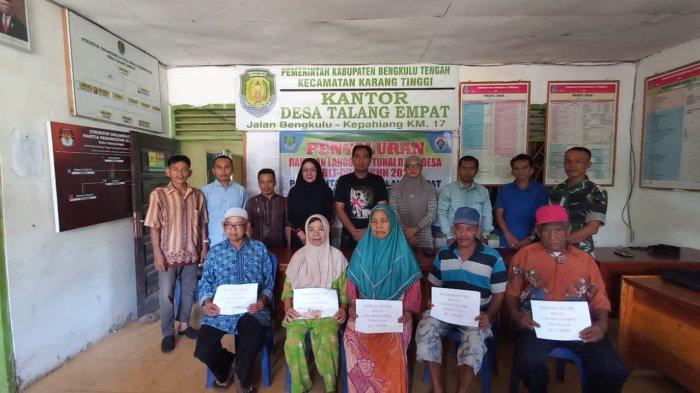 50 KPM di Desa Talang Empat Bengkulu Tengah Terima BLT Dana Desa Tahap ...