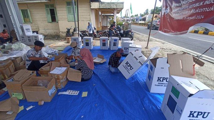 Antisipasi Cuaca Ekstrem, KPU Mukomuko Dahulukan Distribusi Logistik Pemilu untuk Dapil 3 dan 2 ...