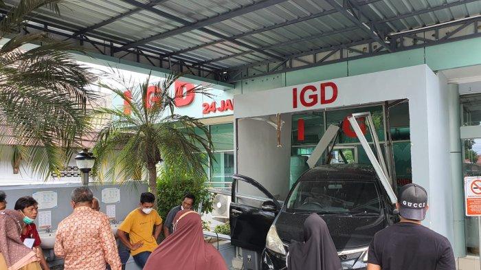 Pintu IGD Rumah Sakit Tiara Sella Bengkulu Ditabrak Mobil, Diduga Ini ...