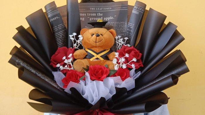 4 Rekomendasi Model Buket Hadiah Wisuda, Harga Termurah dan Terbaik ...