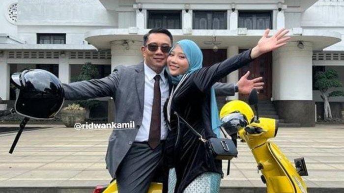 Ridwan Kamil Bonceng Zara Adik Eril Naik Vespa ke Balai Kota Bandung ...