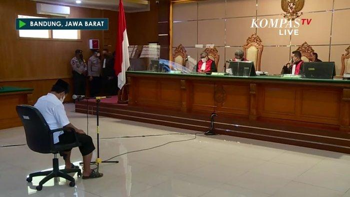Lecehkan 13 Santriwati, Herry Wirawan Dijatuhi Hukuman Penjara Seumur ... Lecehkan 13 Santriwati, Herry Wirawan Dijatuhi Hukuman Penjara Seumur ...
