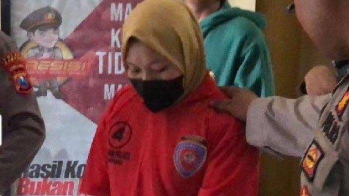 Usai Bunuh Siti Maimuna Pakai Celurit di Sampang, Fitria Ternyata Ikut Hadiri Pemakaman Korban ...