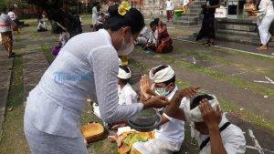 5 Bacaan Mantra Panca Sembah atau Kramaning Sembah yang Benar Lengkap ...