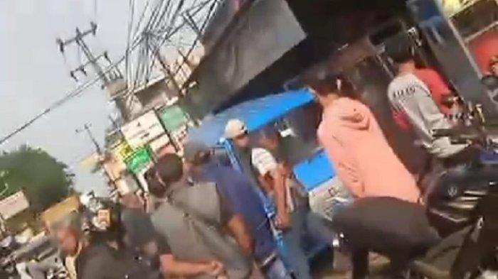 BREAKING NEWS - Hilang Kendali, Angkot Tabrak Warung di Puncak Bogor, 2 ... BREAKING NEWS - Hilang Kendali, Angkot Tabrak Warung di Puncak Bogor, 2 ...