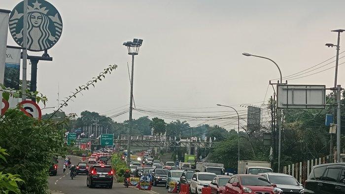 Arus Lalu Lintas di Simpang Gadog Bogor Sore Ini Ramai Lancar, Cuaca Hujan - Tribunnewsbogor.com