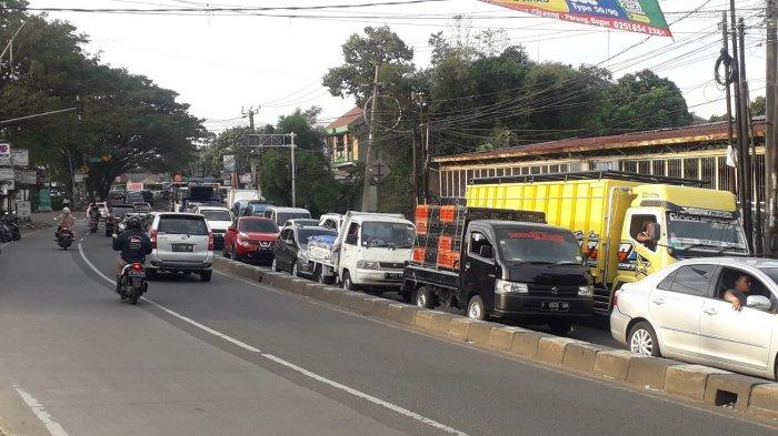 Macet, Antrean Kendaraan di Jalan Raya Parung Mengular Panjang - Tribunnewsbogor.com
