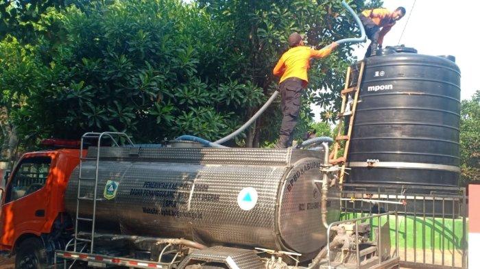 Warga Jonggol Alami Krisis Air Bersih, BPBD Kabupaten Bogor Distribusikan 5.000 Liter Air Bersih ...