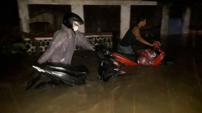 Banjir Tutup Jalan di Klapanunggal Bogor, Puluhan Motor Mogok Usai Nekat Menerobos ...