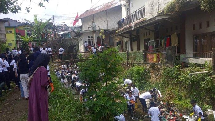 Mengenal Komunitas Sang Haliwung yang Gemar Bersih-bersih Sungai Ciliwung di Puncak Bogor ...