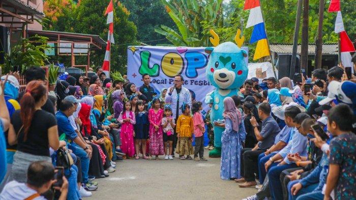 Bima Arya dan Yane Ardian ‘Mejeng’ di Menteng, Kenalkan Maskot Rubo ...
