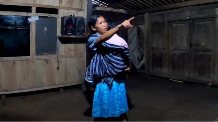 Cerita Keluarga Sumiran Jadi Penghuni Terakhir Kampung Mati, Kesaksian Sang Istri Bikin ...