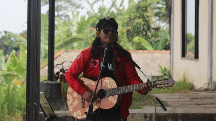Mengenal Oncom Hideung Band Indie Asal Bogor, Bermusik Untuk Ingatkan ...