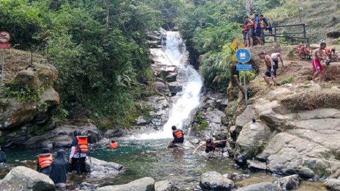 Mengunjungi Tempat Wisata Curug Panjang di Bogor, Masih Bersih dan ...