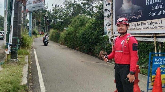 Mengenal Debbi Puspito Relawan Orari di Jalur Puncak Bogor, Rela ...
